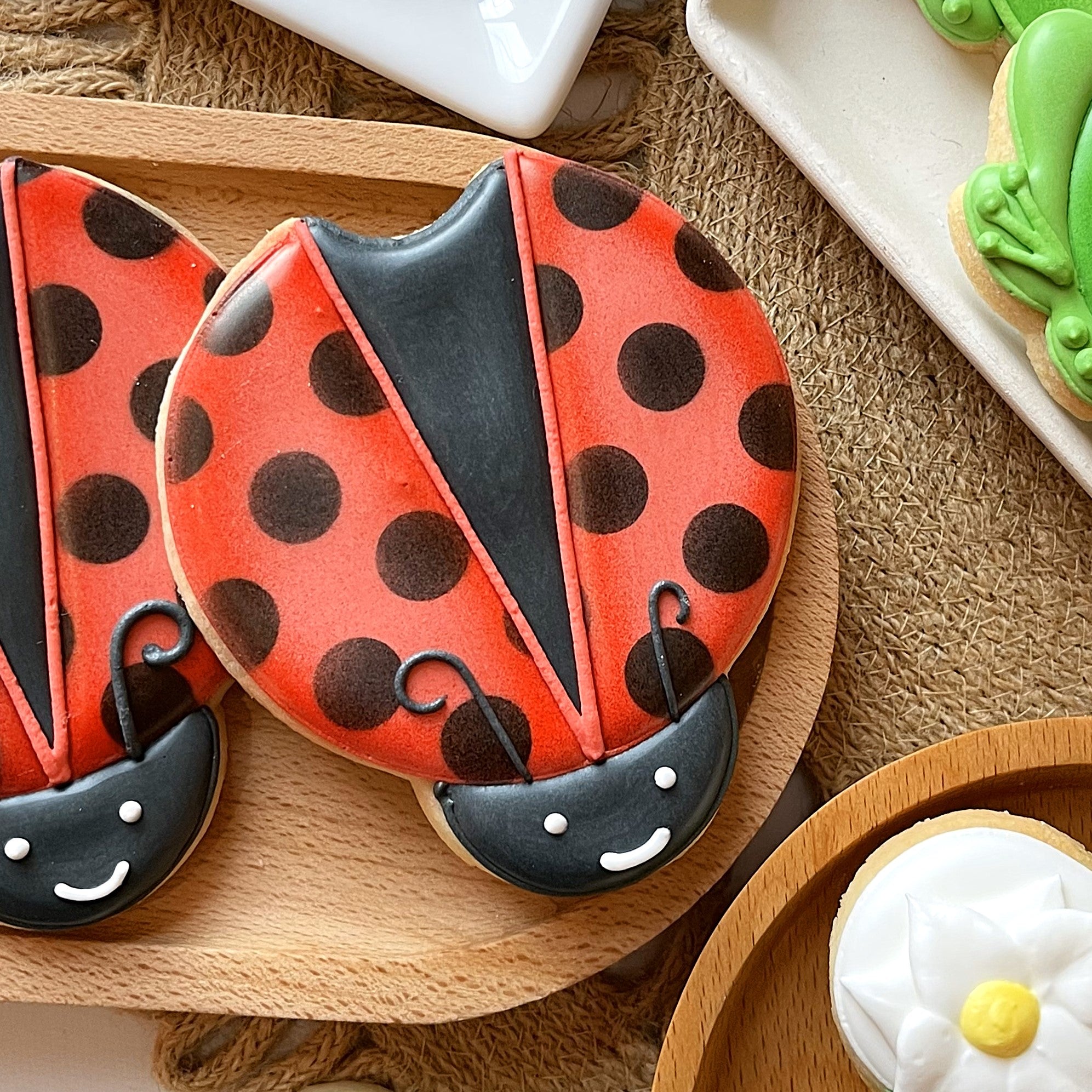 Ladybug (Lily Pad) Flour Box Club Flip Cookie Cutter – The Flour Box