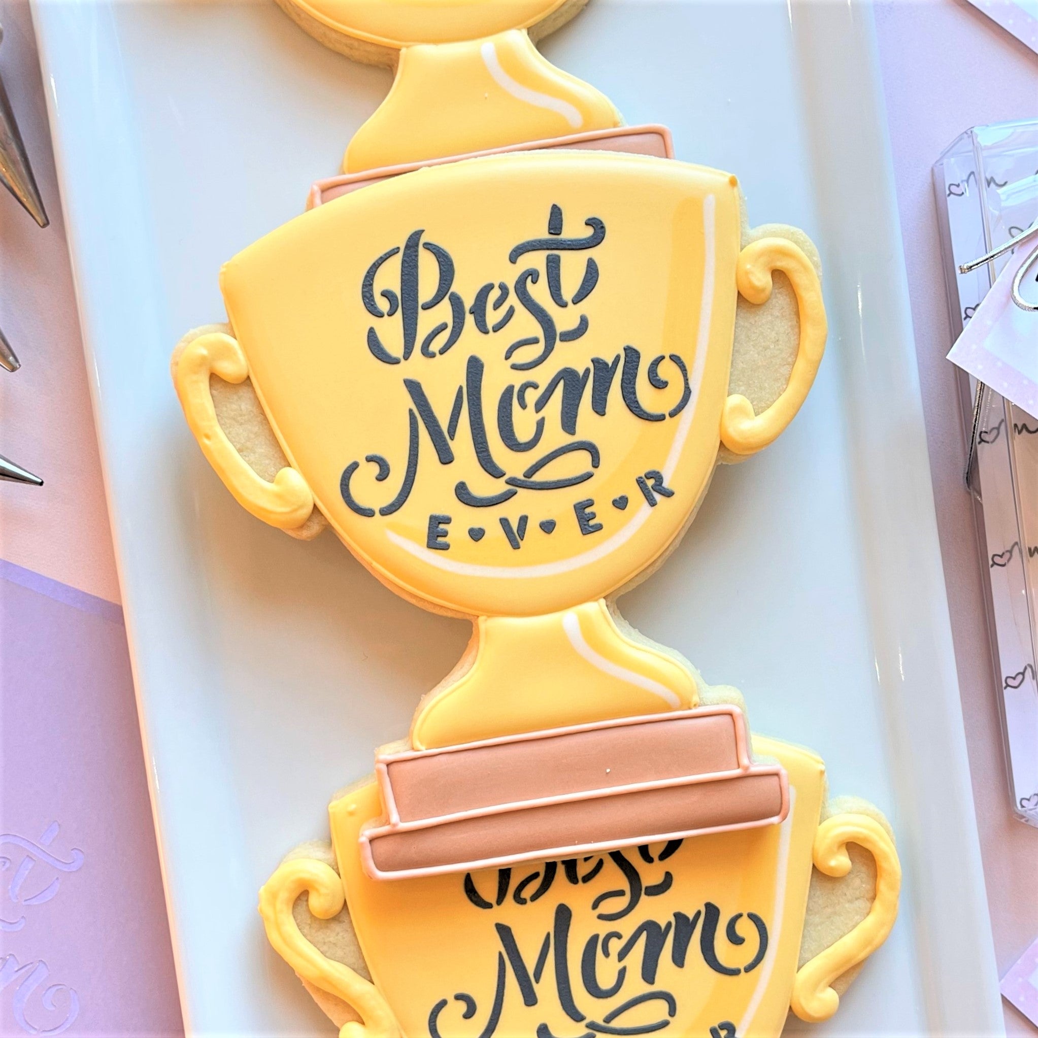 Trophy Large Cookie Cutter – The Flour Box